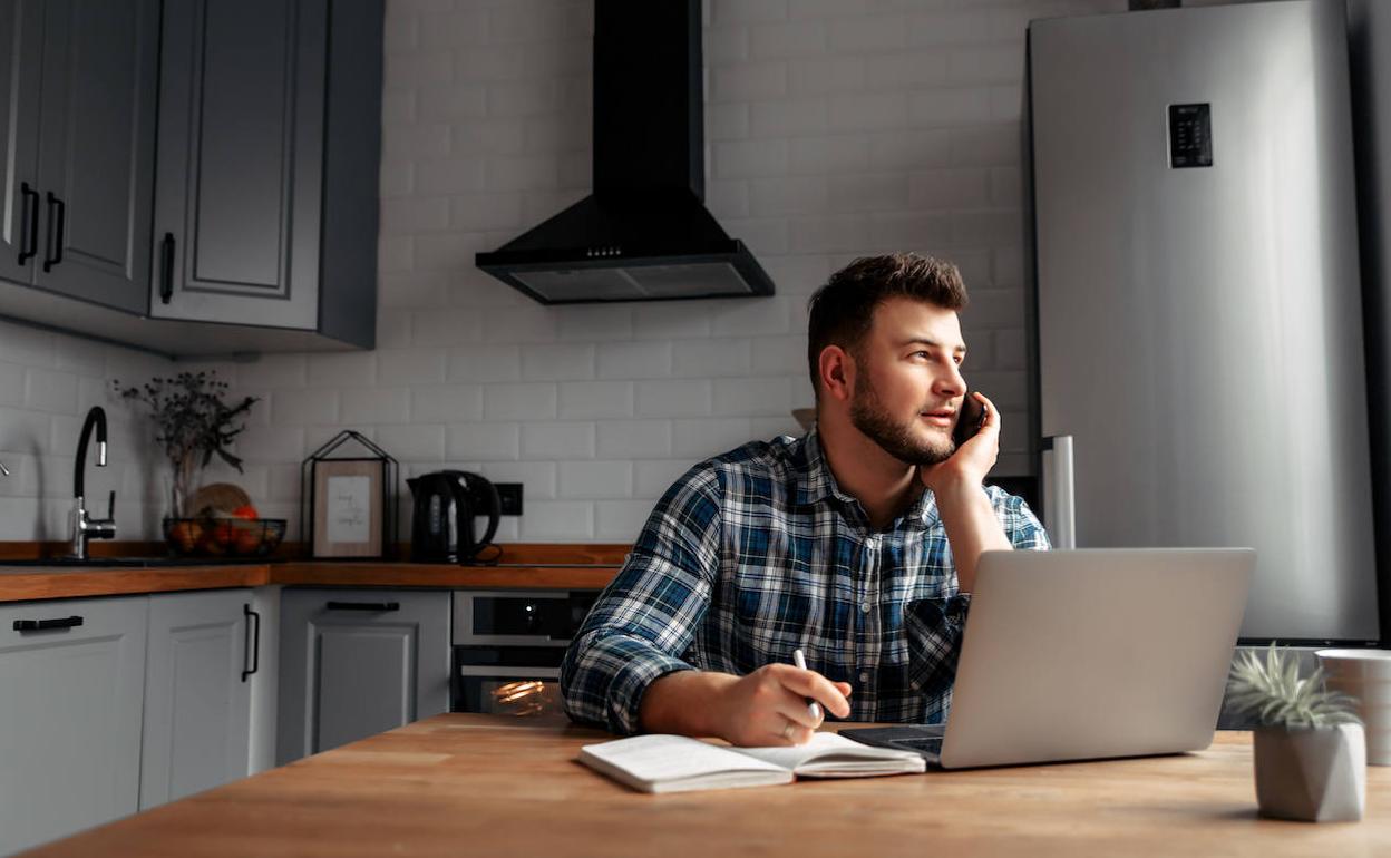 Nahiago duzu etxetik edo bulegotik lan egin? | El Correo